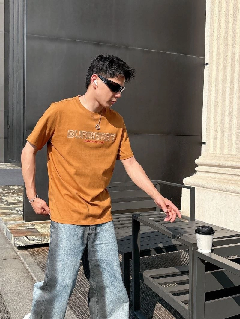 High fidelity Burberry T-Shirts