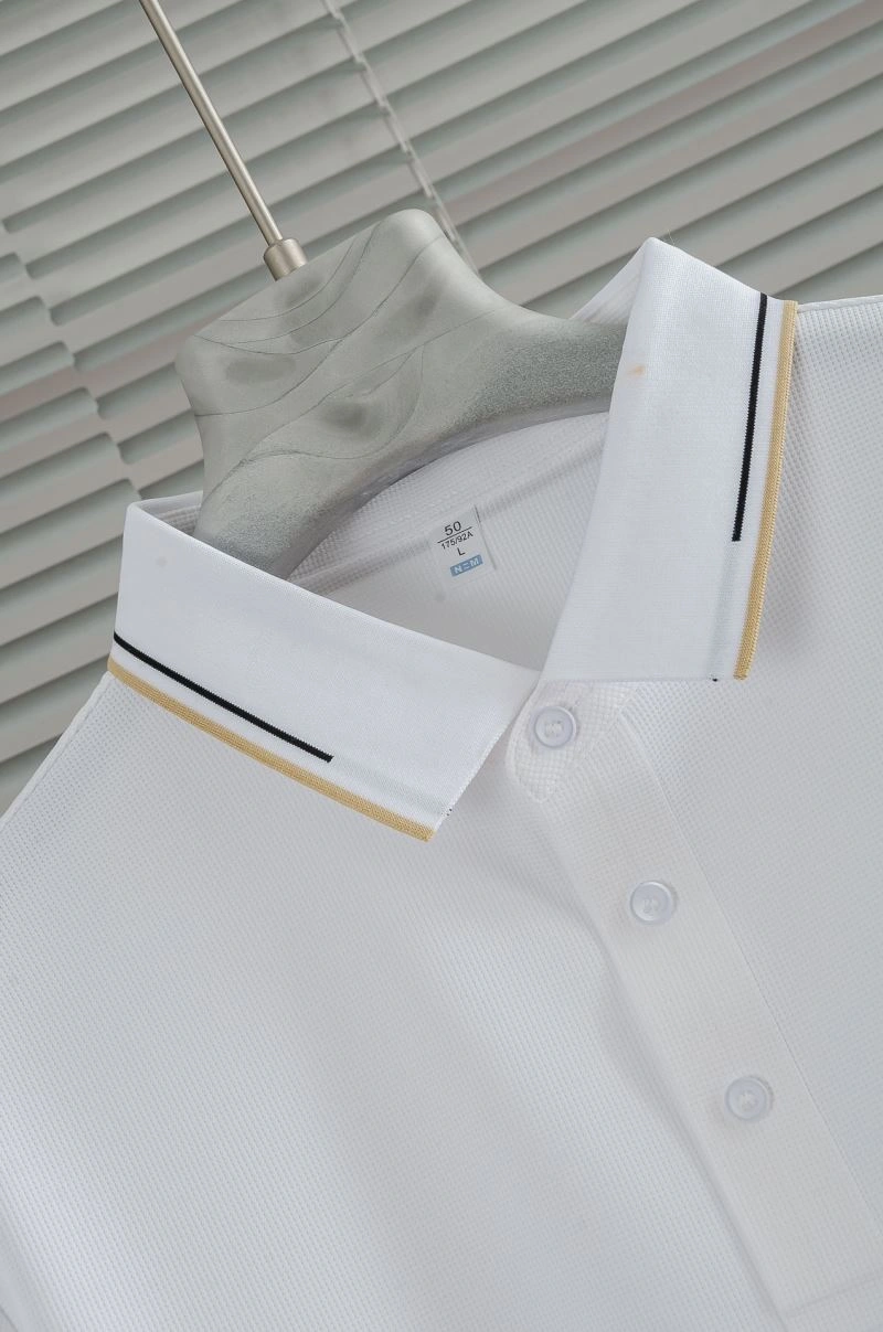 Accurate model Burberry T-Shirts