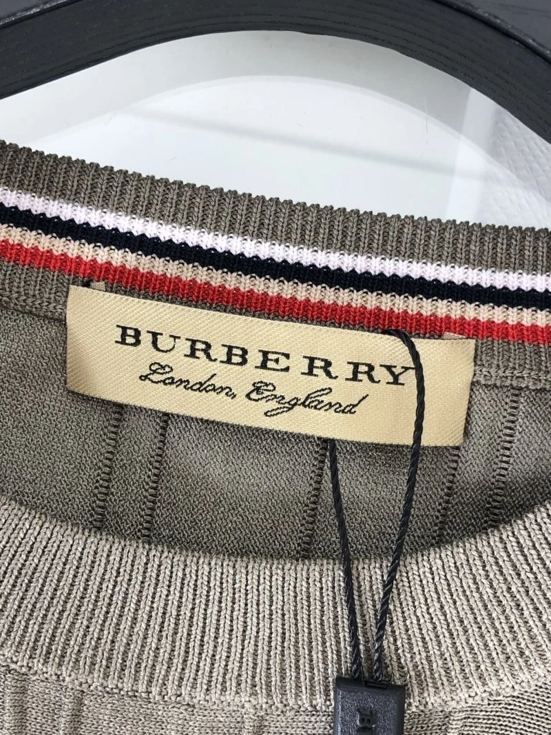 Accurate model Burberry T-Shirts