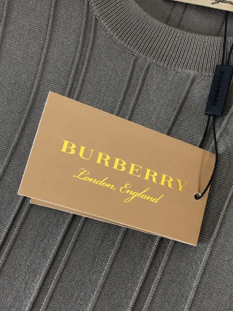 Accurate model Burberry T-Shirts