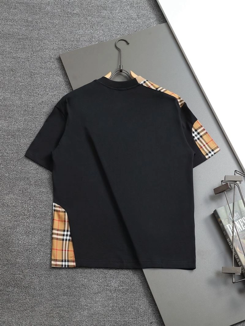 Accurate model Burberry T-Shirts
