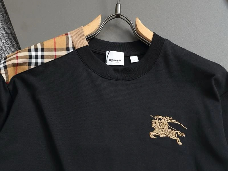 Accurate model Burberry T-Shirts