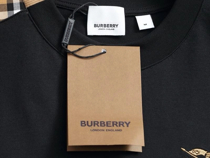 Accurate model Burberry T-Shirts