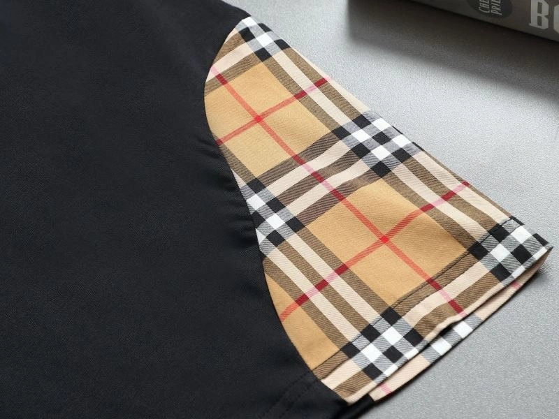 Accurate model Burberry T-Shirts