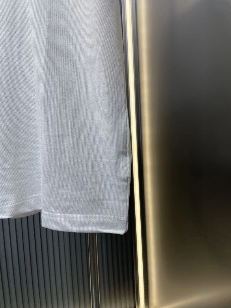 Accurate model Burberry T-Shirts