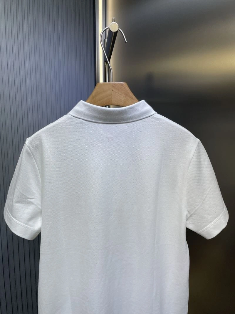 Accurate model Burberry T-Shirts
