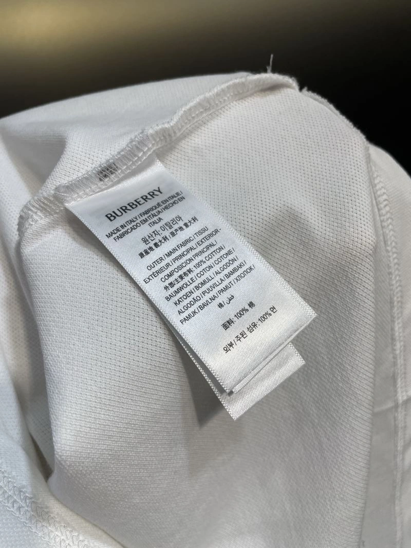Accurate model Burberry T-Shirts