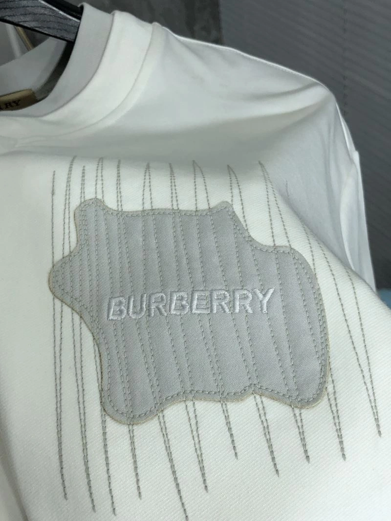 Low-cost Burberry T-Shirts