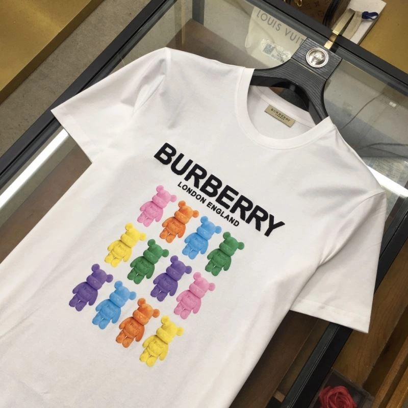 Accurate model Burberry T-Shirts