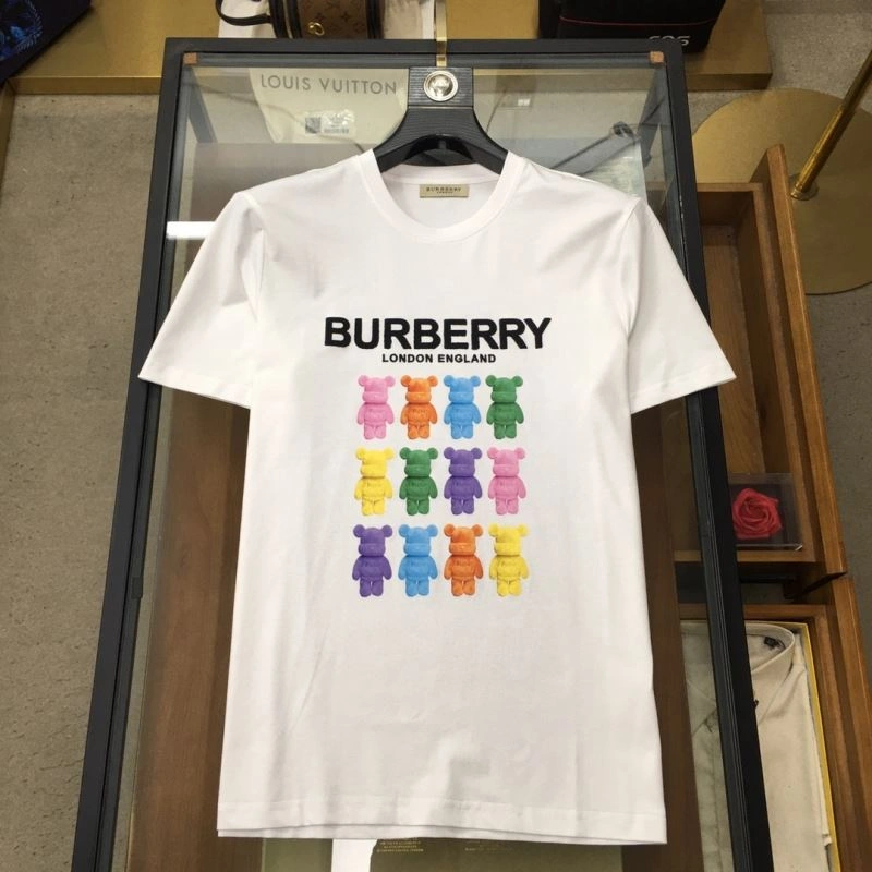 Accurate model Burberry T-Shirts