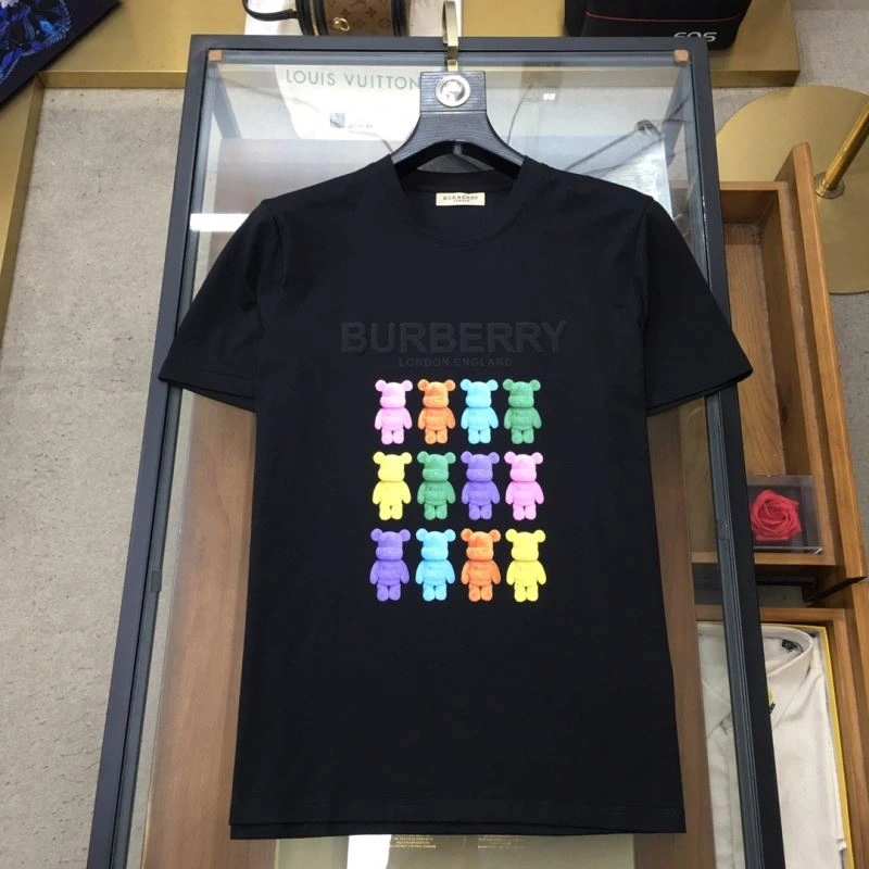 Accurate model Burberry T-Shirts
