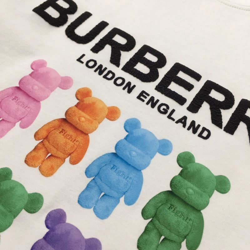 Accurate model Burberry T-Shirts