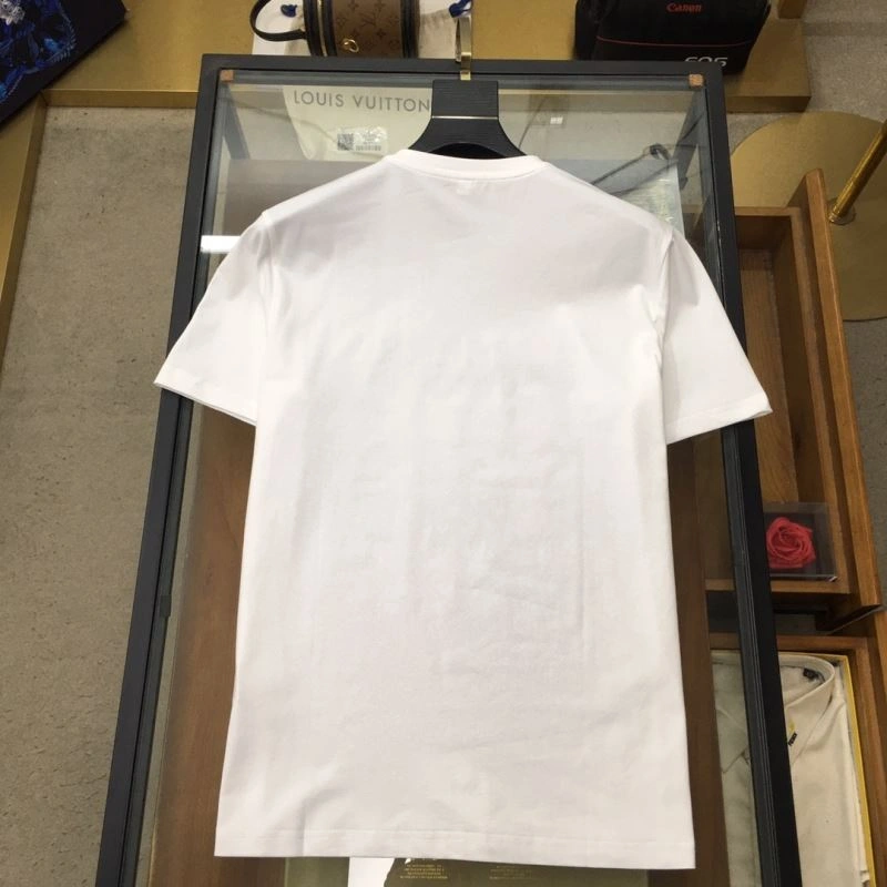 Accurate model Burberry T-Shirts