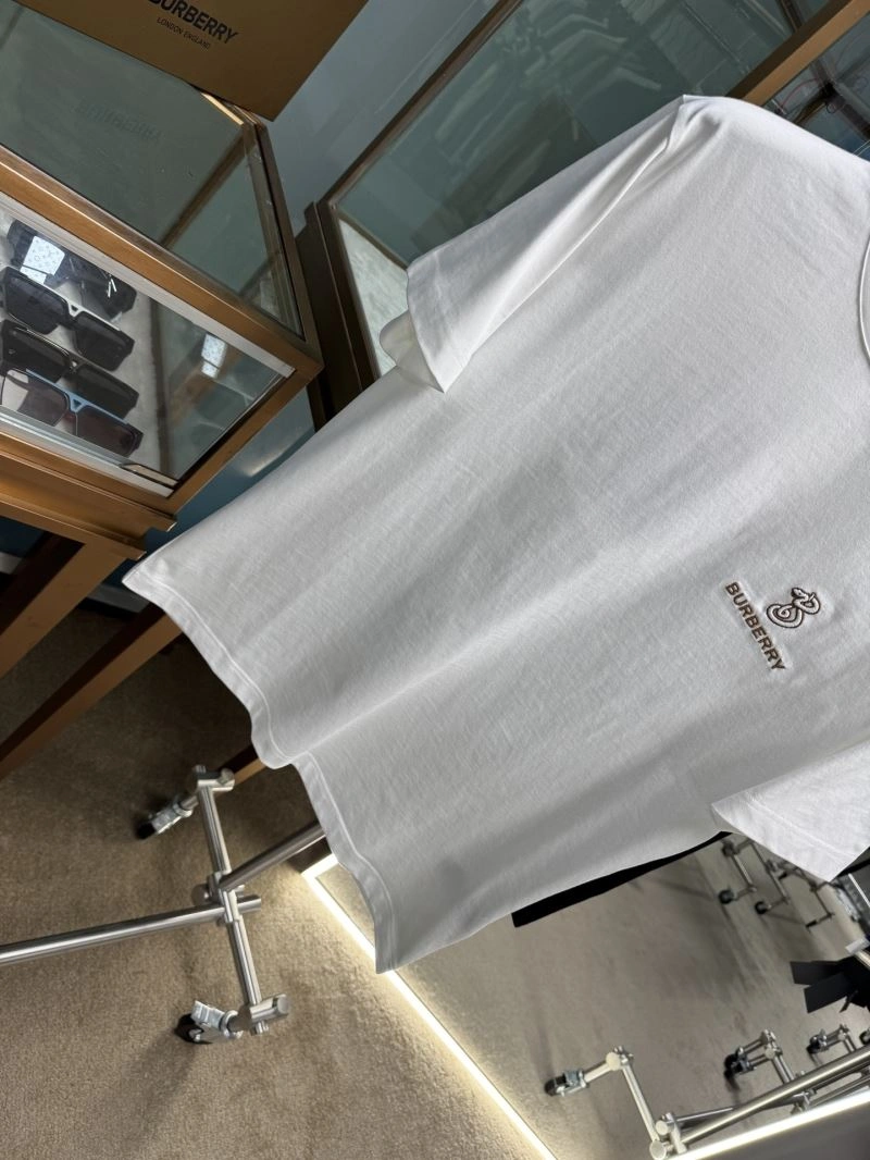 Accurate model Burberry T-Shirts