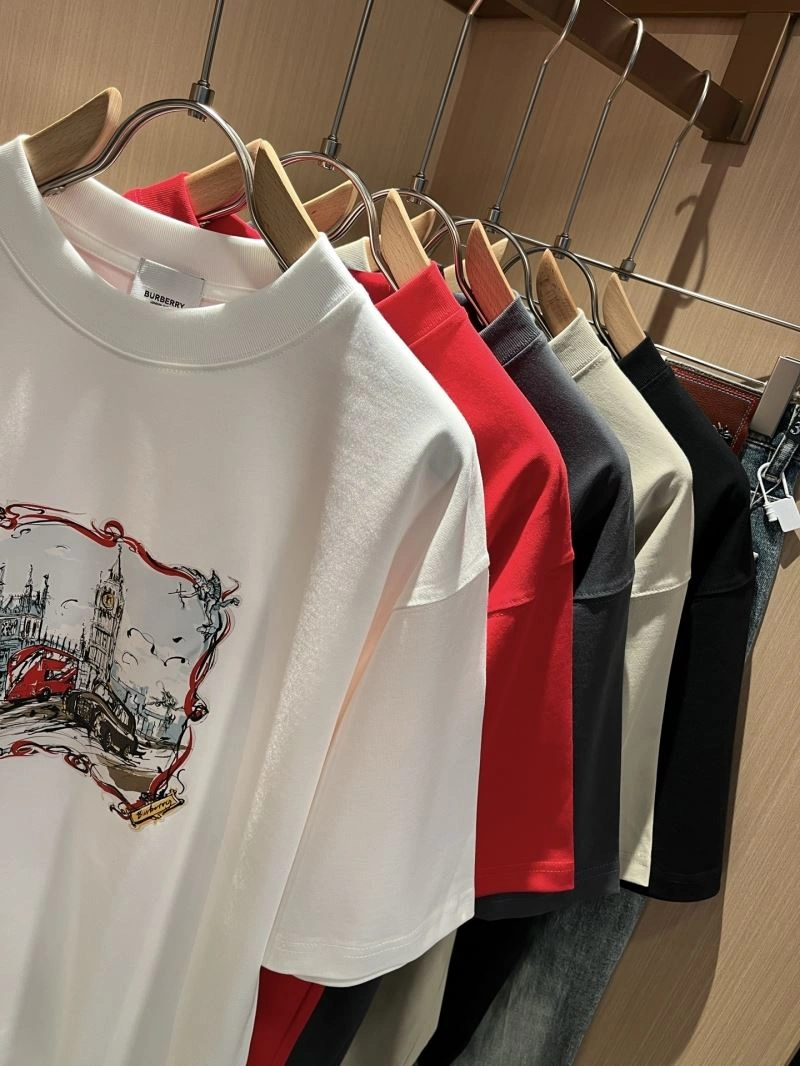 Accurate model Burberry T-Shirts