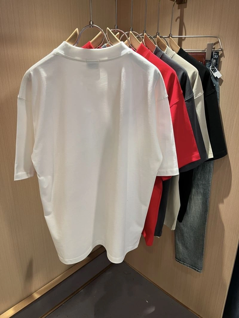 Accurate model Burberry T-Shirts