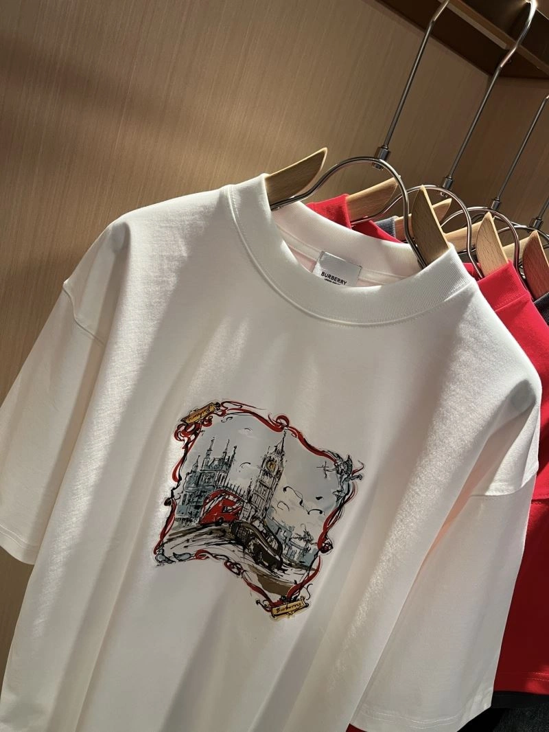 Accurate model Burberry T-Shirts