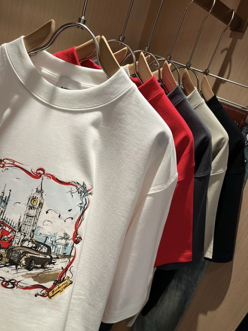 Accurate model Burberry T-Shirts
