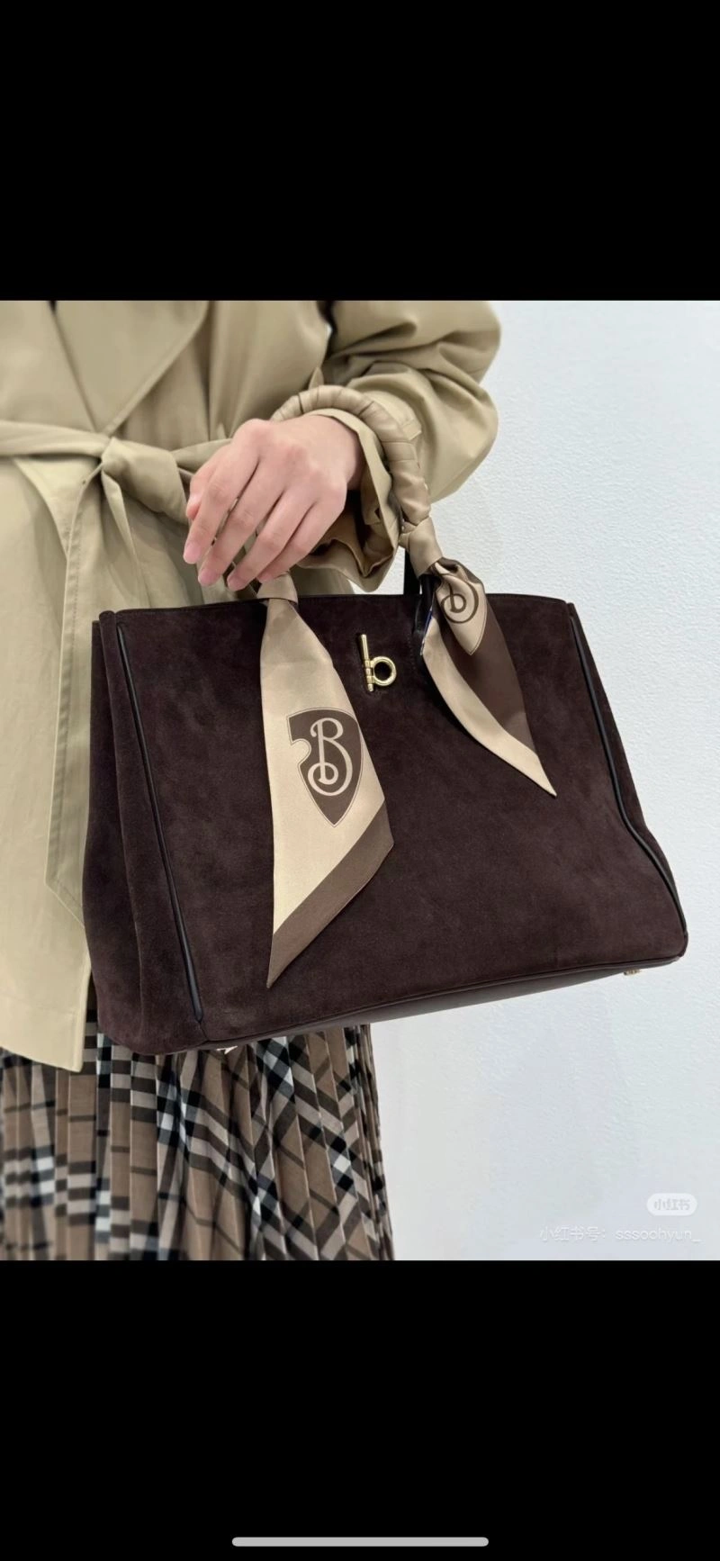 Bargain Burberry Top Handle Bags