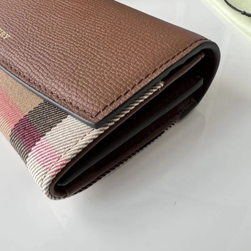 Indistinguishable Burberry Wallets Purse