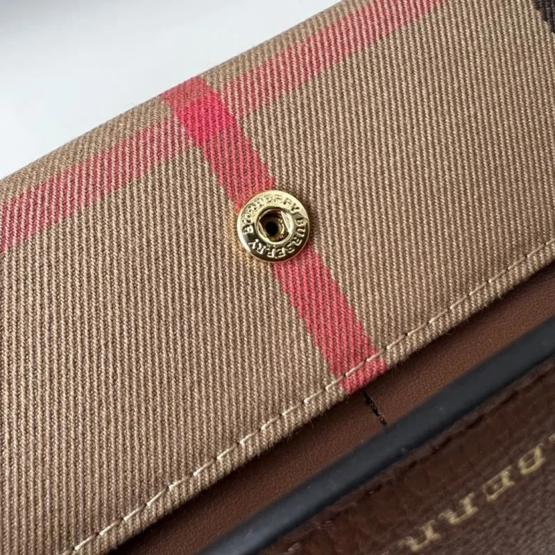 Indistinguishable Burberry Wallets Purse