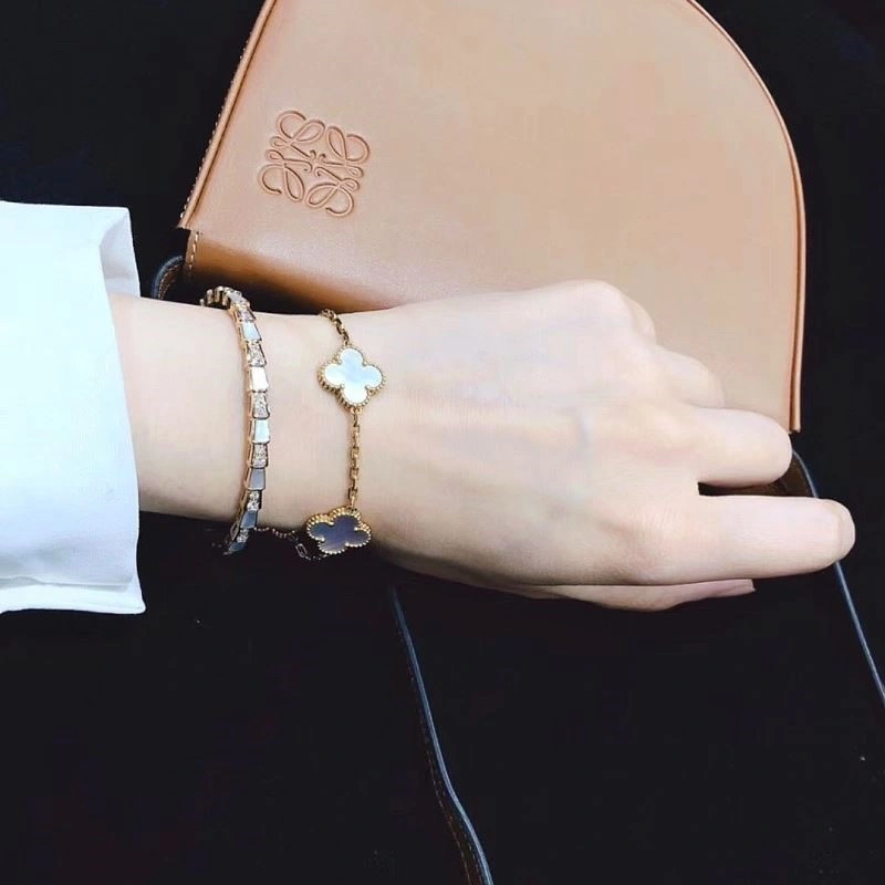 Low-cost Bvlgari Bracelets