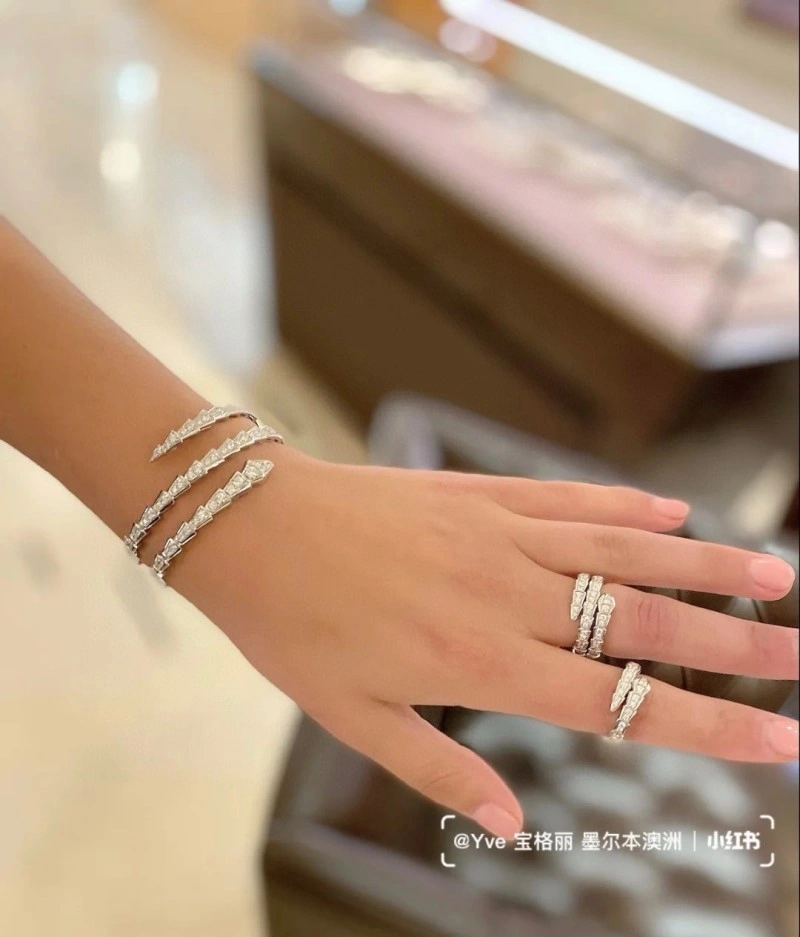 Low-cost Bvlgari Bracelets