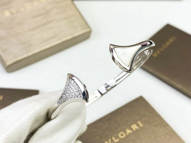 Low-cost Bvlgari Bracelets