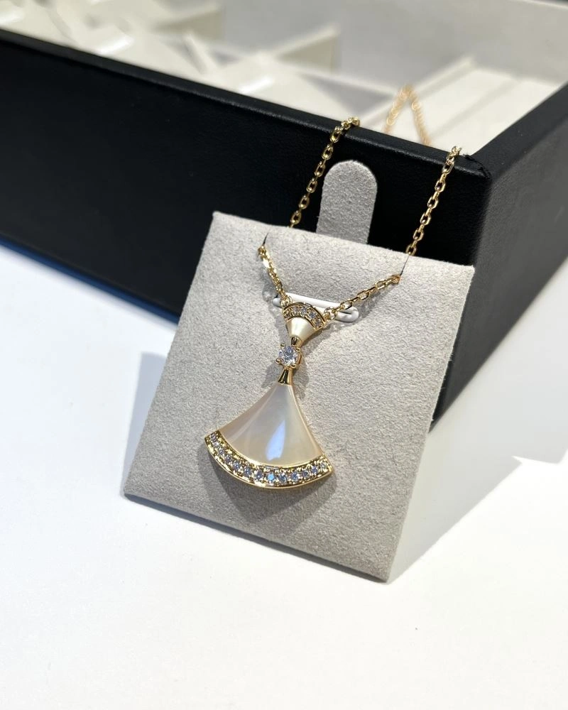 Accurate model Bvlgari Necklaces