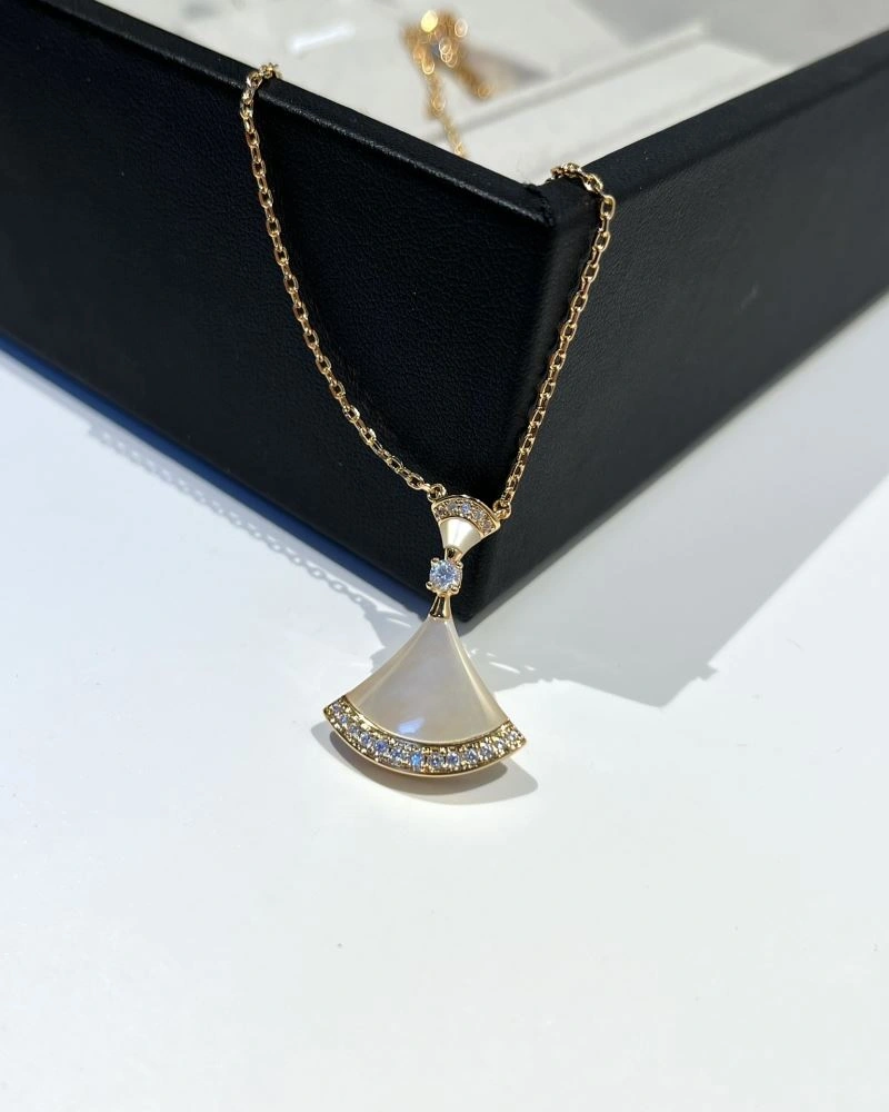 Accurate model Bvlgari Necklaces