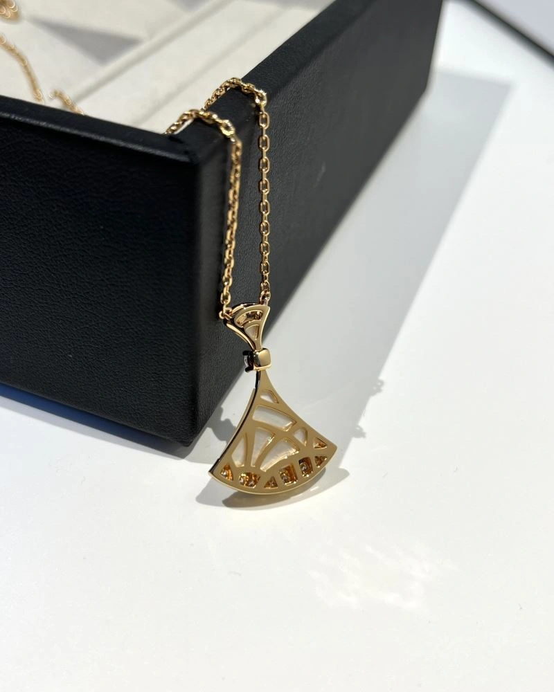 Accurate model Bvlgari Necklaces