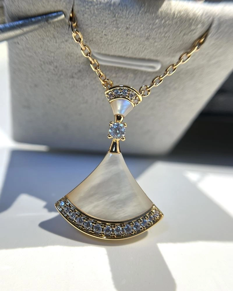 Accurate model Bvlgari Necklaces