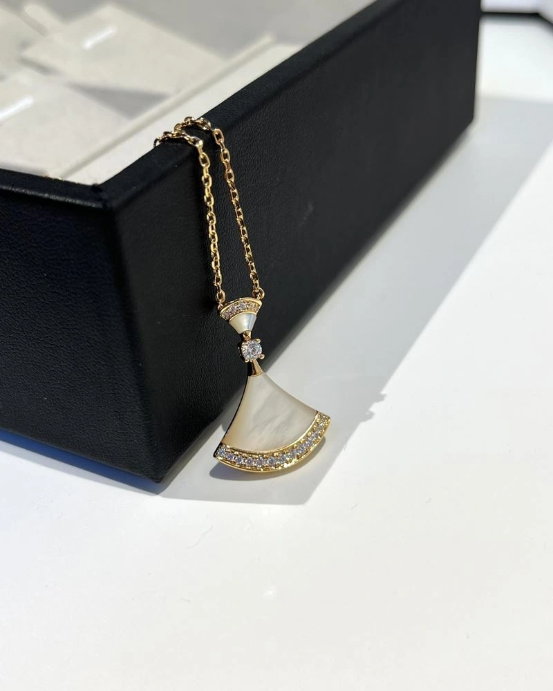 Accurate model Bvlgari Necklaces