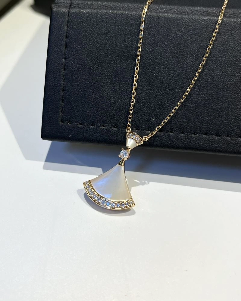 Accurate model Bvlgari Necklaces