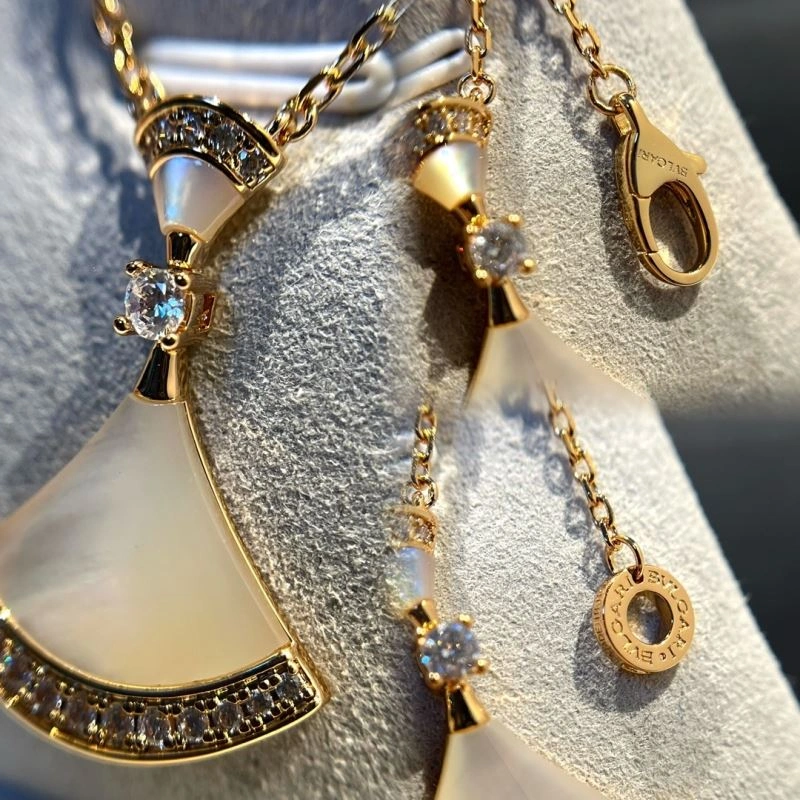 Accurate model Bvlgari Necklaces