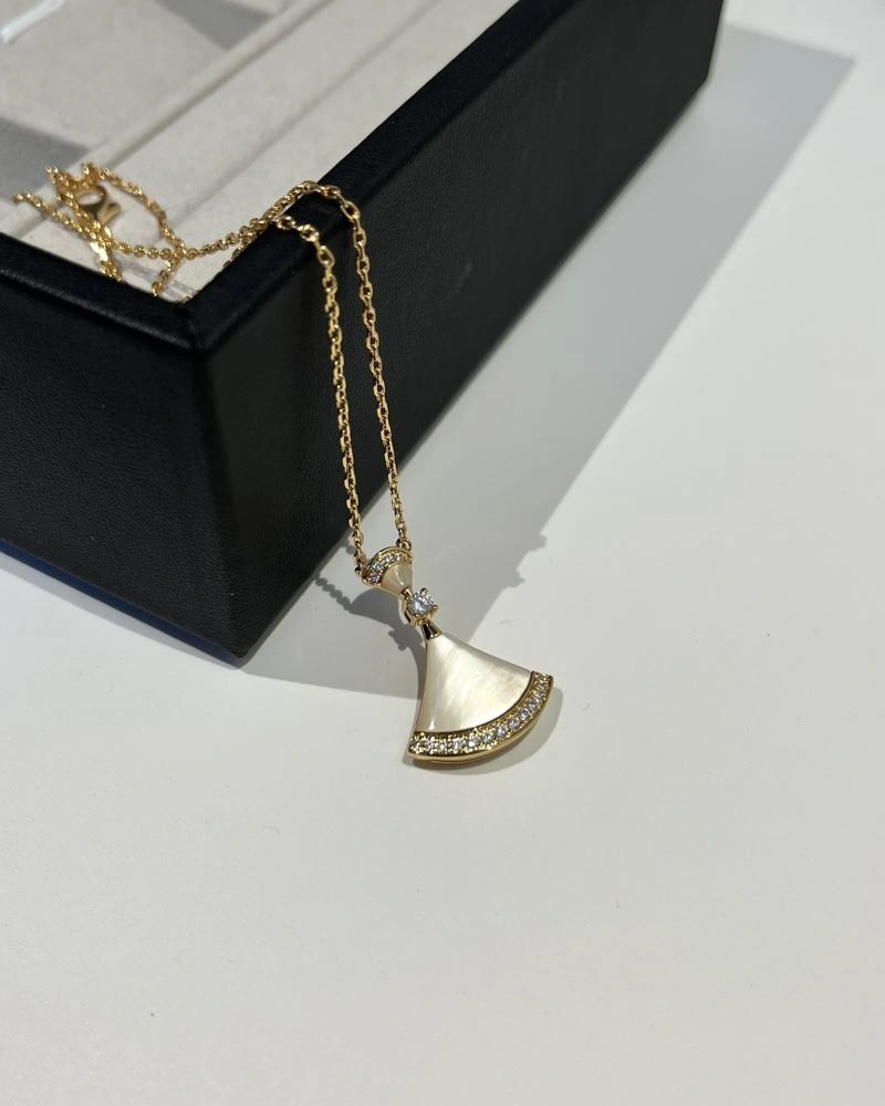 Accurate model Bvlgari Necklaces