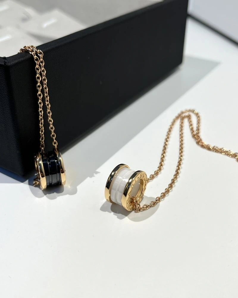 Indistinguishable Bvlgari Necklaces