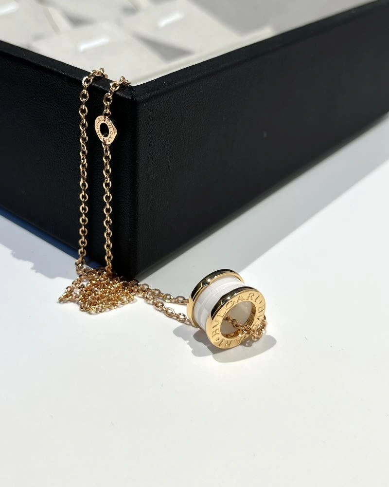 Indistinguishable Bvlgari Necklaces