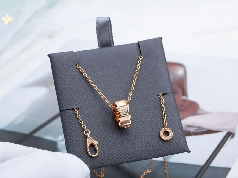 Indistinguishable Bvlgari Necklaces