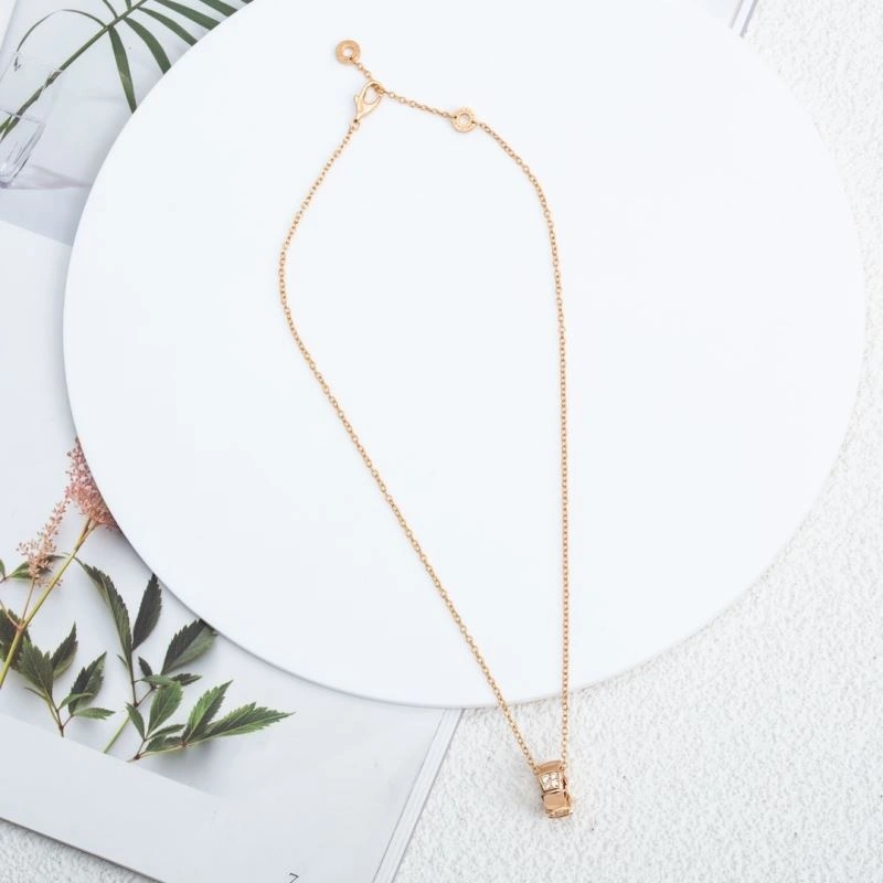Indistinguishable Bvlgari Necklaces