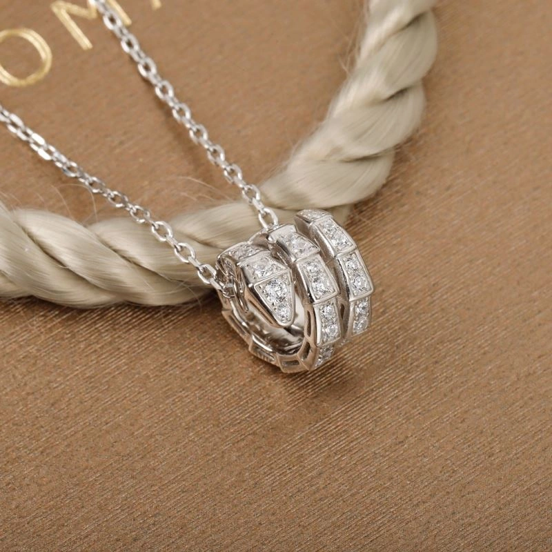 Accurate model Bvlgari Necklaces