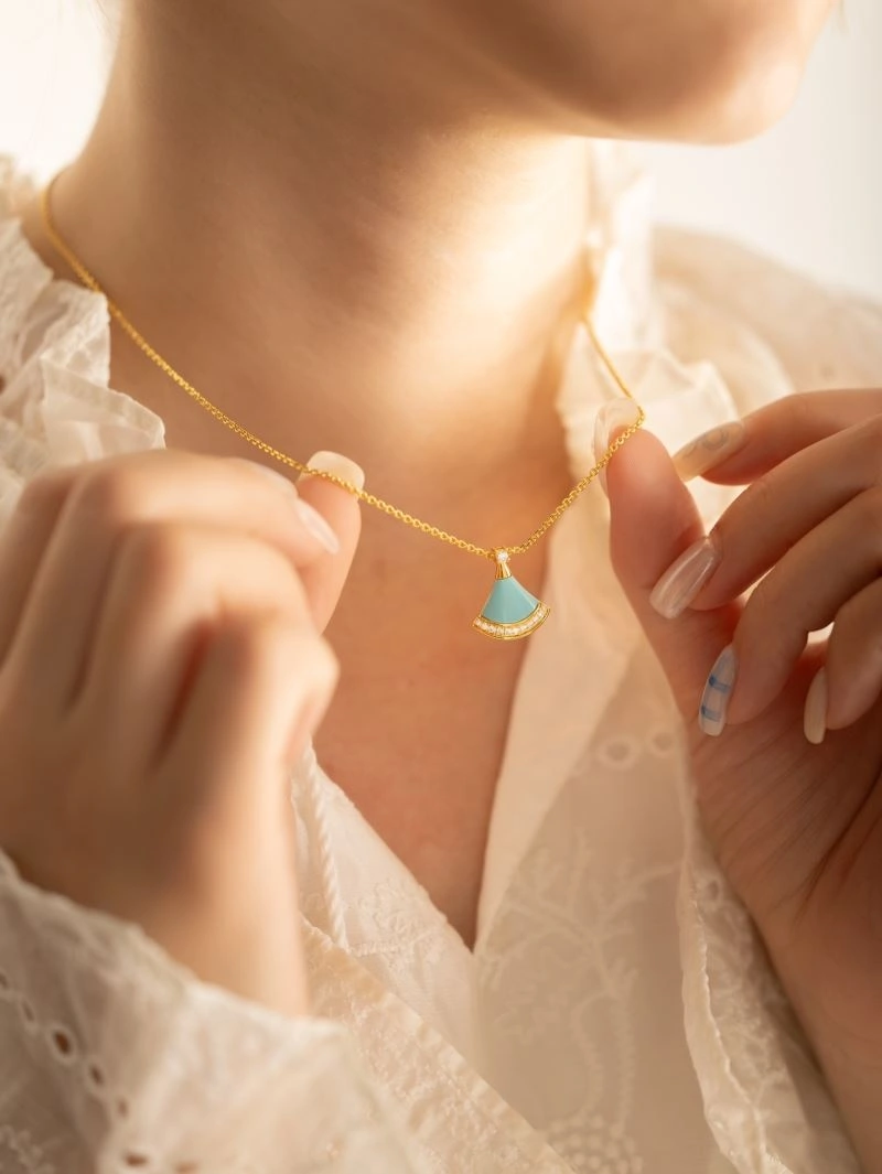 Bargain Bvlgari Necklaces