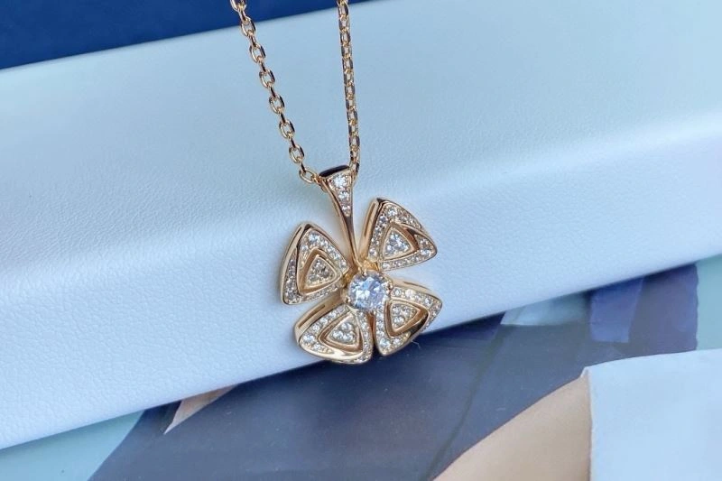 Bargain Bvlgari Necklaces