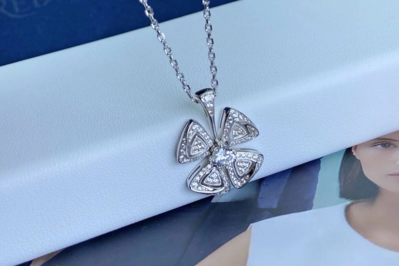 Bargain Bvlgari Necklaces