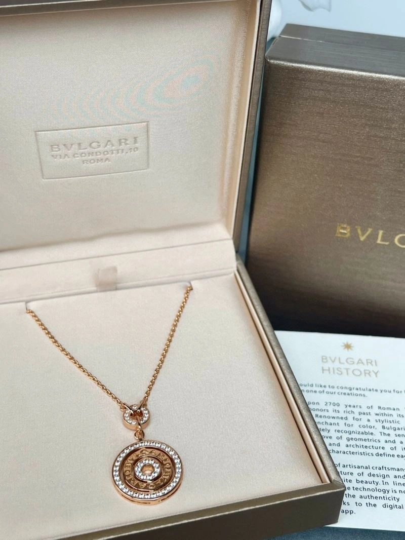 Indistinguishable Bvlgari Necklaces