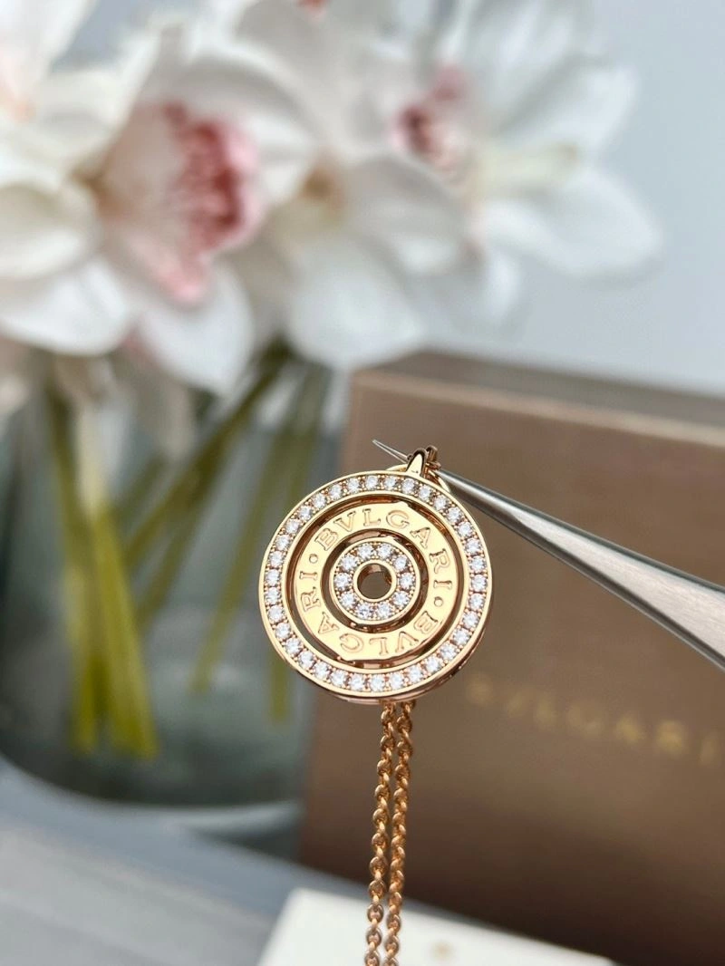 Indistinguishable Bvlgari Necklaces