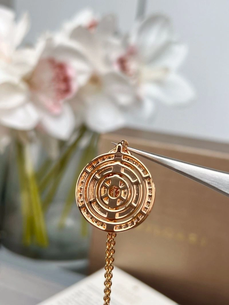 Indistinguishable Bvlgari Necklaces