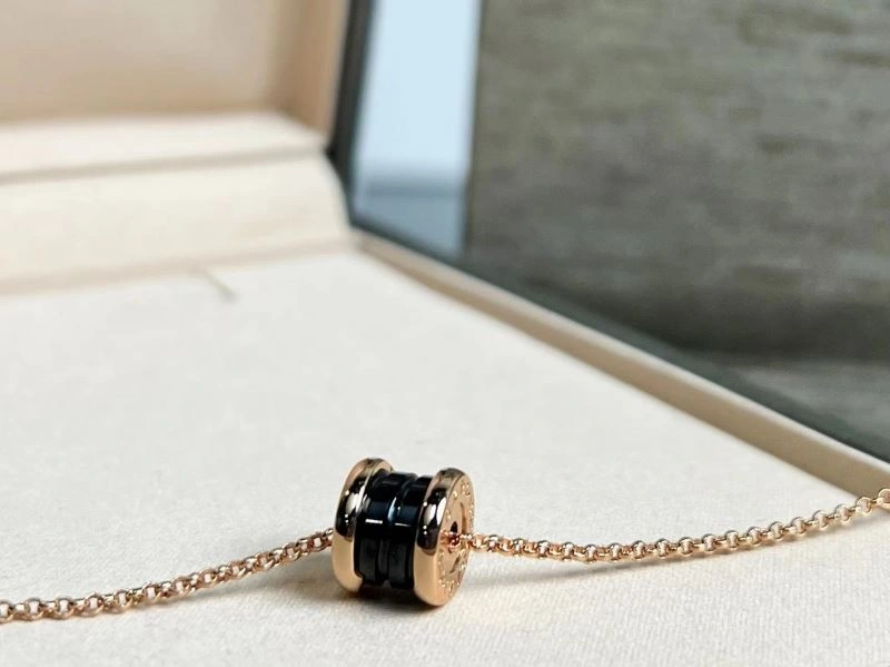 Cut-rate Bvlgari Necklaces