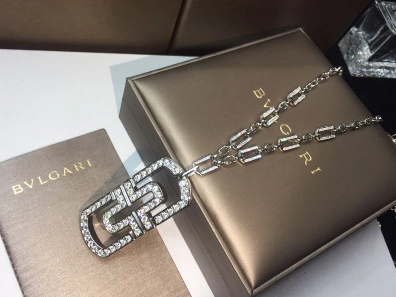 Indistinguishable Bvlgari Necklaces