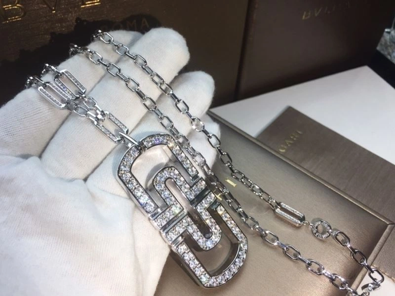 Indistinguishable Bvlgari Necklaces